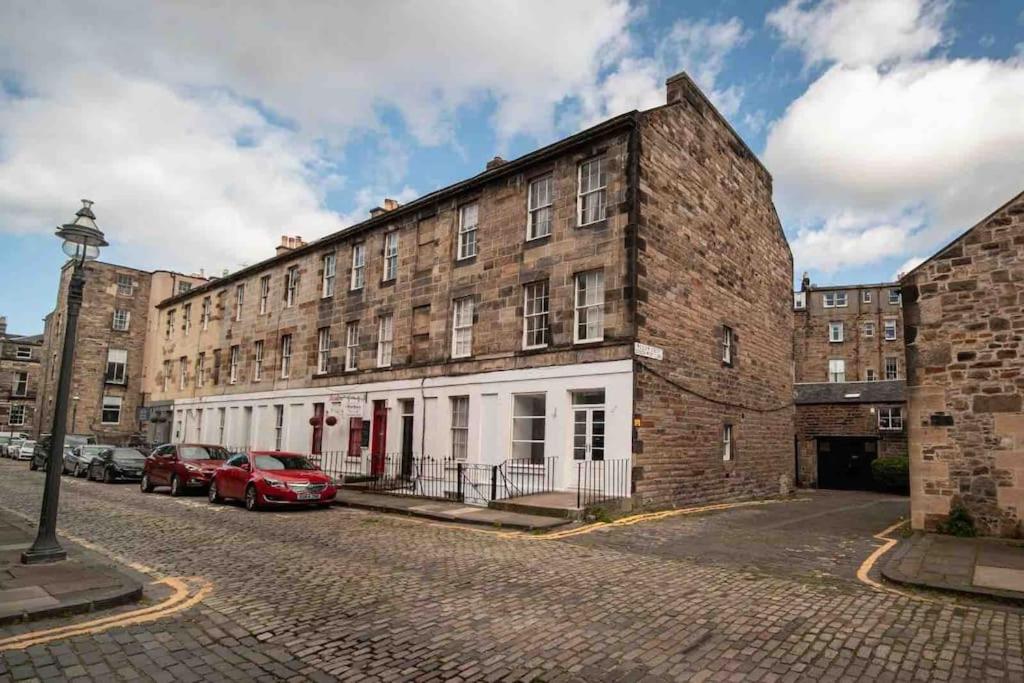 Exploring the Charms of William Street and the West End in Edinburgh ...